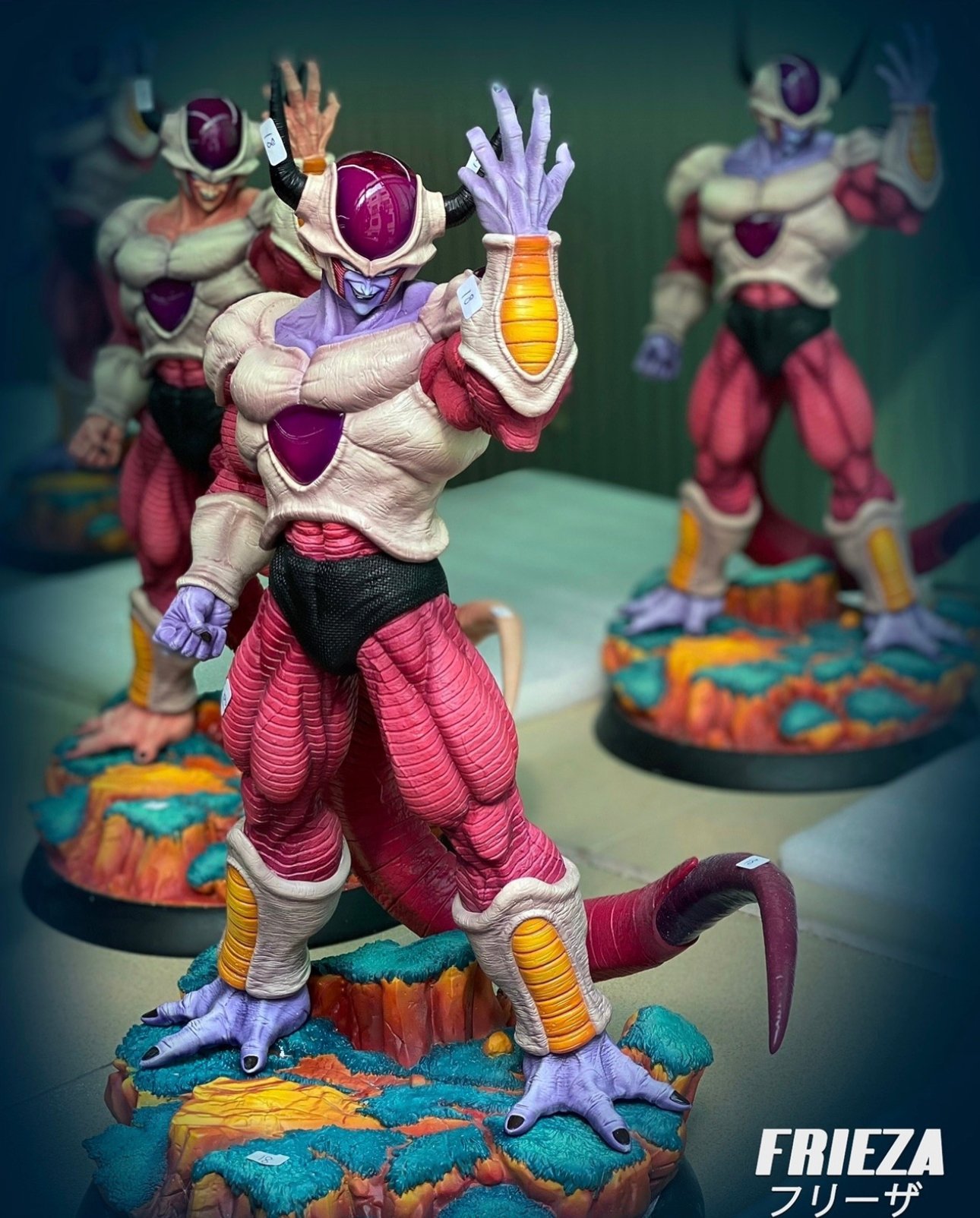White Hole Frieza 2nd Form Statue (Anime/Manga, 2 Heads)